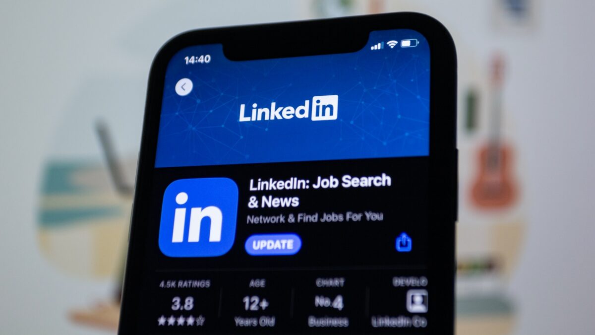 LinkedIn Lead Generation: 20 Strategies That Work in 2025